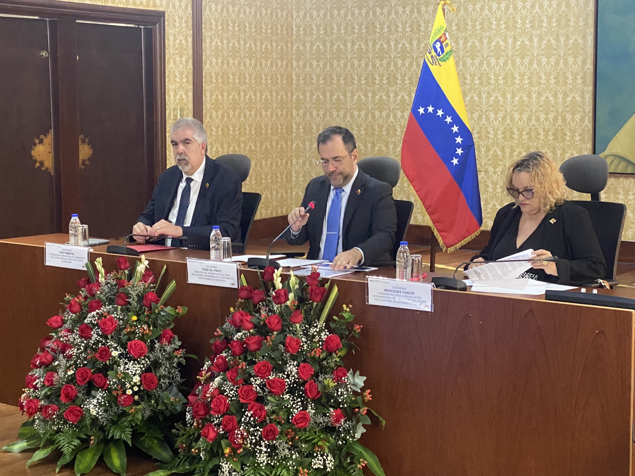 Canciller Gil asegura ante el cuerpo diplomático que Maduro va “en ...